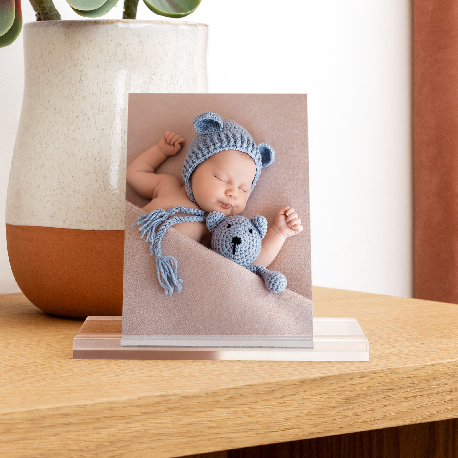 Unique Custom Frameless Photo Stand | Saal Digital